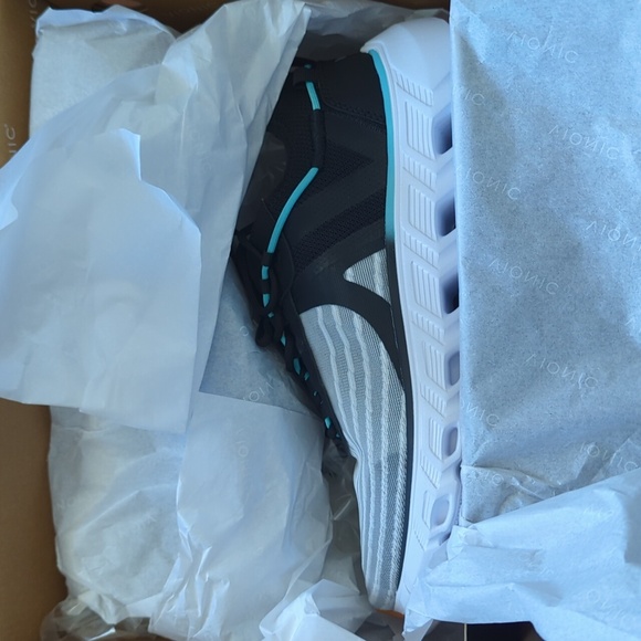 Vionic | Shoes | Vionic Fortune Sneaker Size 8 | Poshmark